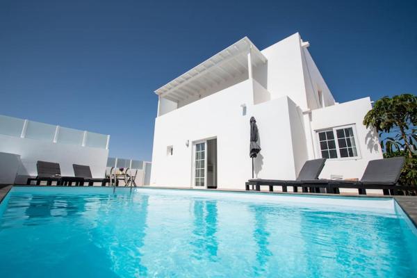 Casa Leize Piscina Climatizada, Vistas & Ac 10 Minutes Walk From Marina Rubicón - 蘭薩羅特島