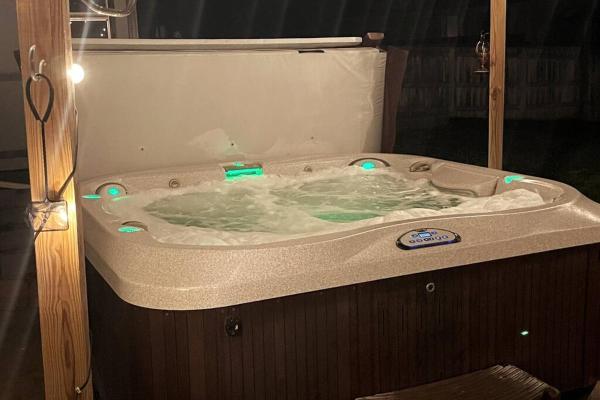 Hot Tub-pool Table-fire Pit! Great Hang Out Place! - Wichita, KS