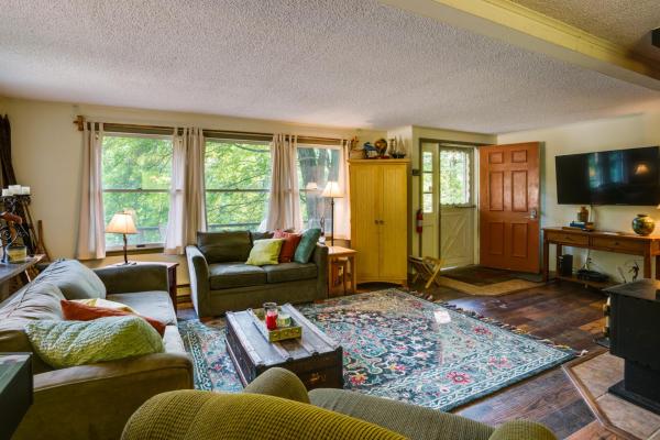 Great Valley Home With On-site Pond, 7 Mi To Skiing! - Salamanca, NY