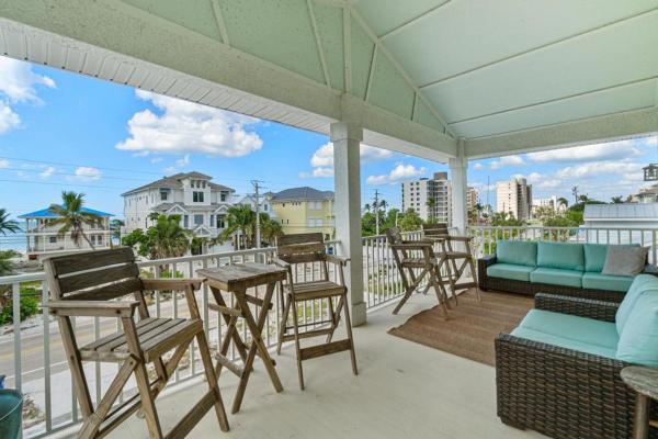 Family Beach House, 4 Bedroom, 3 Bath, Sleeps 14 - Bonita Springs, FL