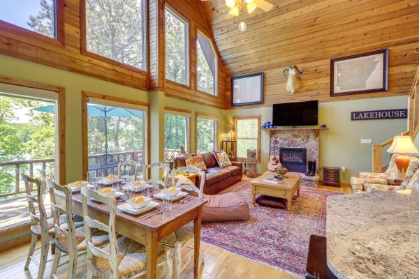 Peaceful Greers Ferry Cabin W/ Deck & Lake View! - Arkansas