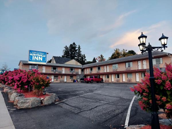 Huntsville Inn - Algonquin Provincial Park