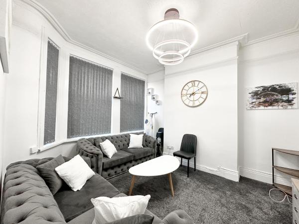 Large Home In Heart Of Bustling Levenshulme - Cheadle