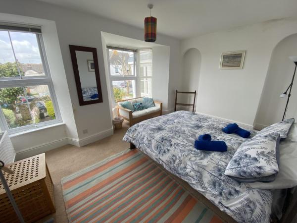 Beside Sea, Town And Gardens - Penzance