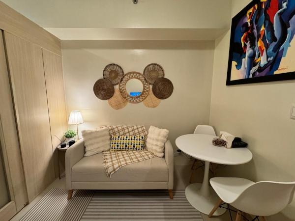 Cozy 1br Netflix & Alexa W Balcony Free Pool - Makati