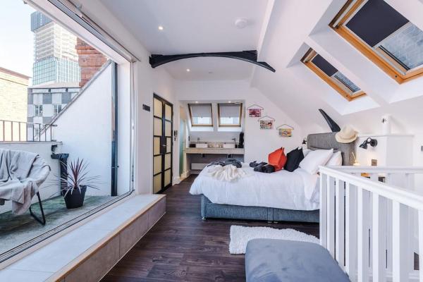 Incredible 3bed Townhouse, Rooftop Patio, Sleeps 6 - Stockport