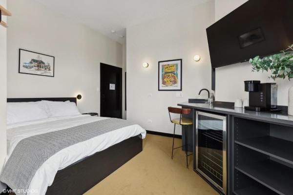 Logan Square Sro Hotel - Chicago, IL
