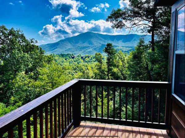 Great Views-king Beds-wifi-ample Parking-games - Wears Valley, TN