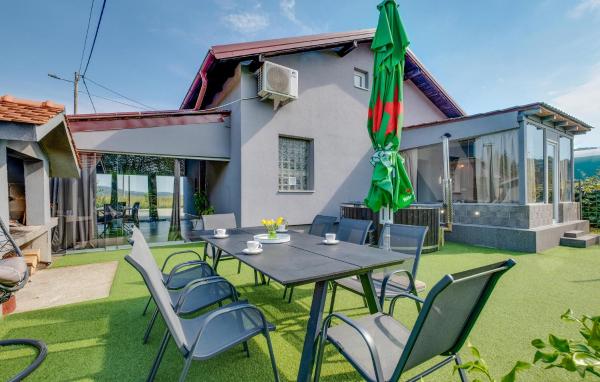 Stunning Home In Ladvenjak With Sauna - Karlovac