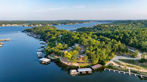 Sunset Beach Resort - Lake Ozark, MO