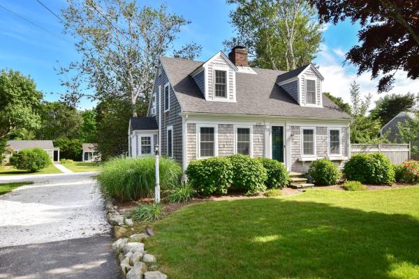 Pristine Multi-family Home W Barn Game Room - 채텀