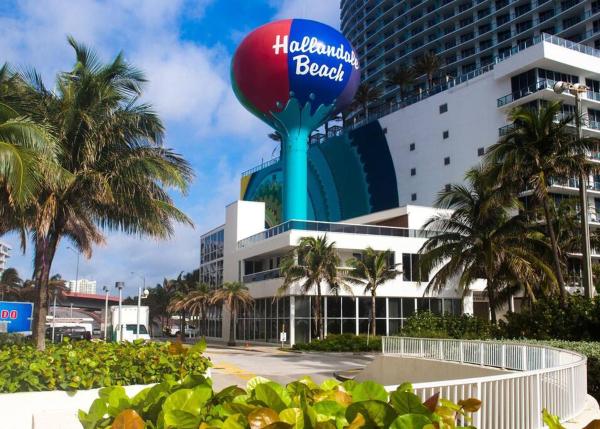 Walk To The Beach, Studio, Pool And Free Parking - Hallandale Beach, FL