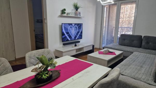 Stylish Violet & Modern Apartment - Skopje