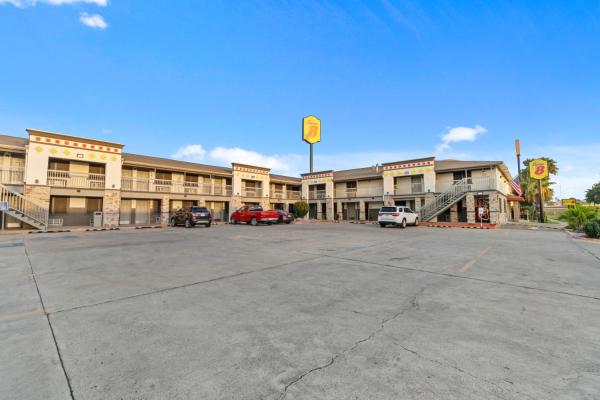 Super 8 By Wyndham Mcallen-downtown-airport-la Plaza Mall - McAllen