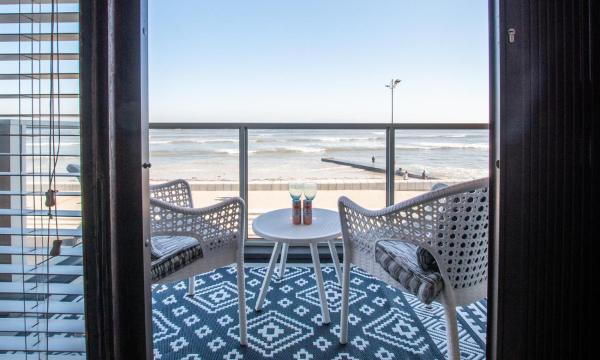 Strand Apartment Only 30 Meters From Beach - Somerset West