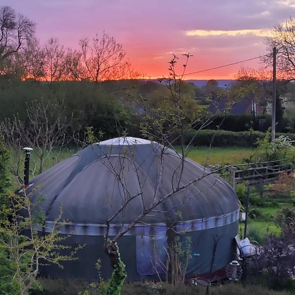 The Big Yurt - Family Glamping In The Cotswolds - Cotswolds