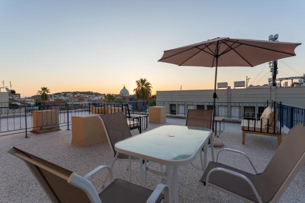 Central Mytilene City-view Apartment For 7 - Митилины