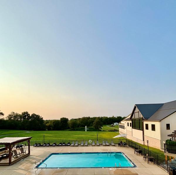New! Elegance On The Farm Limitless Amenities Pool Hot Tub Fish Pond +More! - Strasburg, PA