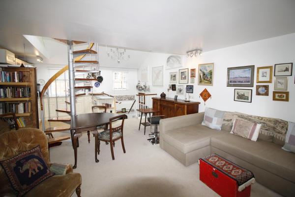 Beautiful Central London Duplex007 - London Euston station