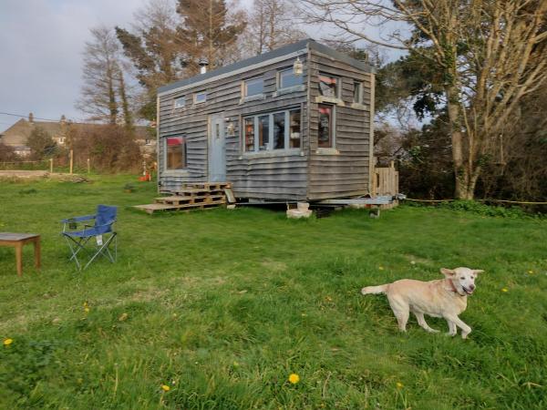 Tiny House Glamping, Sleeps Up To 6 - Helston