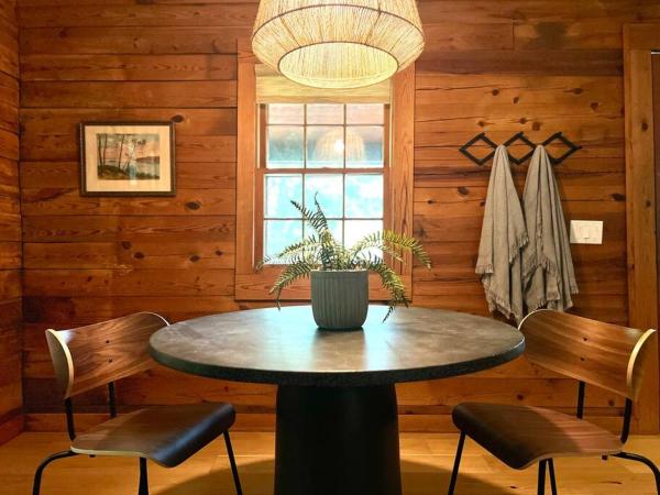 Hillside Cabin - Eureka Springs, AR