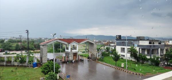 Haven Lodge Islamabad, 4br Vacation Home, Hot Tub & Mountain View - Pakistán