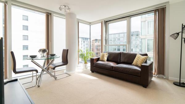 Cotels At The Hub Serviced Apartments, Superfast Broadband, Central Location, Free Parking - Milton Keynes