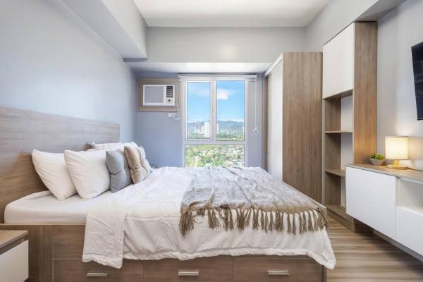 Furnished Designer Studio In Cebu It Park With Amazing Mountain View, Fast Wifi, Netflix, Pool And More - Cebu City
