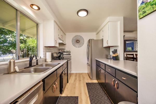 Lanka Rose House By Wanderlodges - Medford, OR