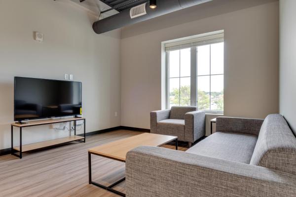 Walkable Bloomington Apartment Near Iu Campus! - Bloomington, IN