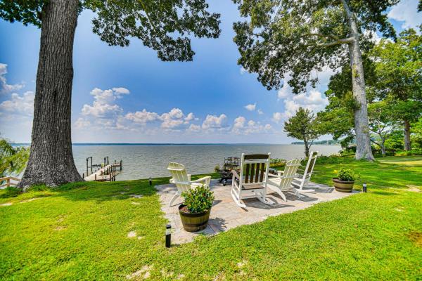 Waterfront Gloucester Cottage With Private Boat Dock - Yorktown, VA