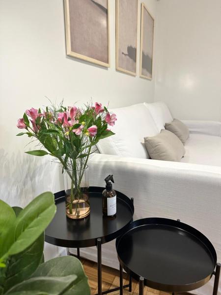 French Buenos Aires, Cálido Departamento Con Detalles De Categoría En Zona Privilegiada Y Tranquila - Recoleta