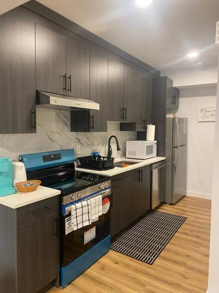 Pebbles' Cozy 2bed Basement Suite - Near Downtown - Edmonton, Canada