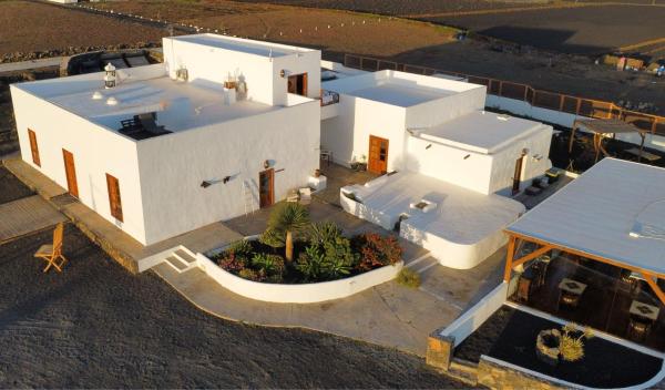 Authentic Lanzarote Villa With Sea Views & Privacy - Puerto del Carmen