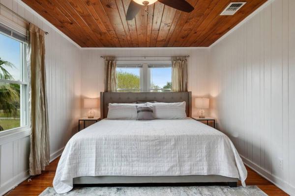 Cozy Cottage By The Sea -Near Downtown With Patio! - Gulfport, MS