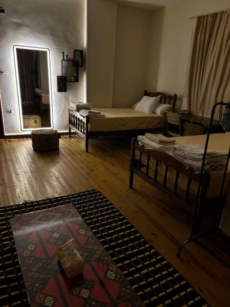 غرفة في مدينة نصر موقع متميز وسط المدينة للرجال فقط - Cairo