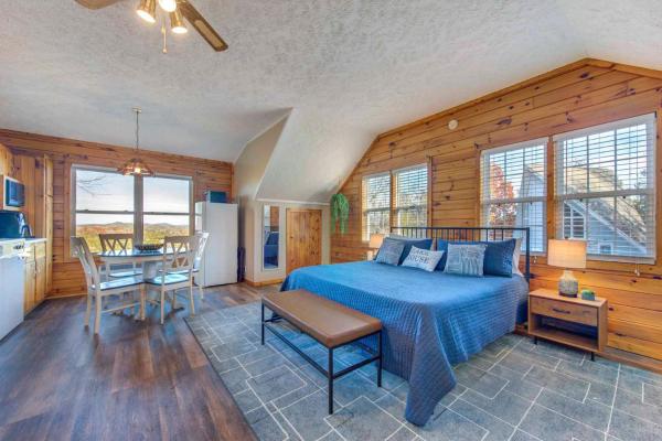 Near Douglas Lake Mountain Jewel Haven With Views - Sevierville, TN