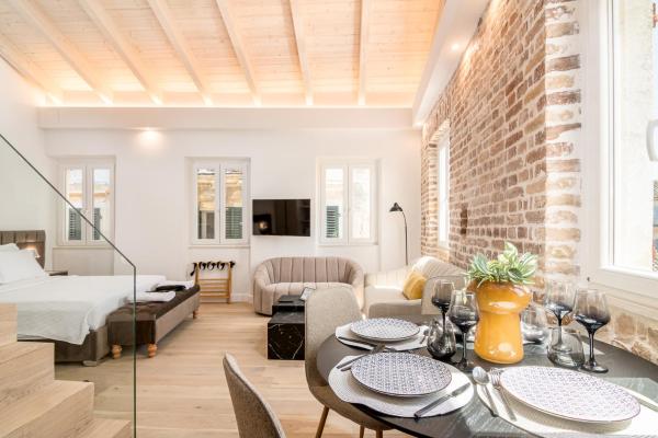 Murofinto Homes De Vecchio - Corfú