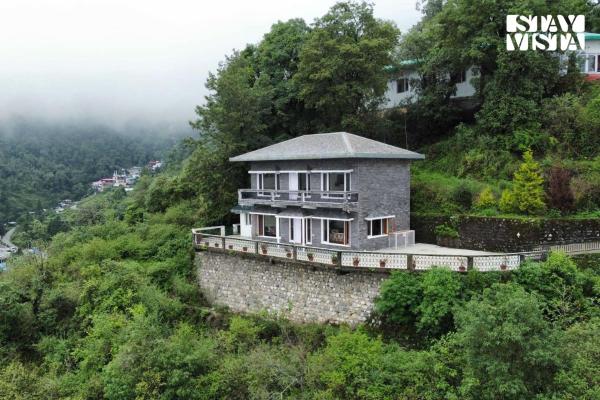 Stayvista At Mountain Whispers - Views, Heater - Mussoorie