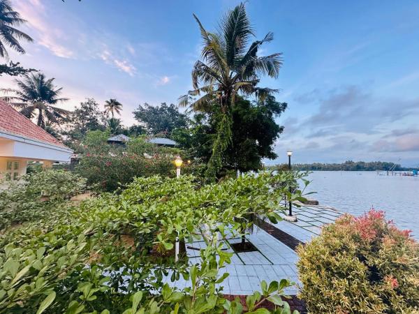 Casa De Canoli - A Private Backwater Villa - Kodungallur