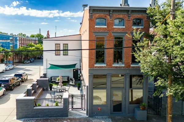 Downtown Kentucky Home Perfect For Groups - Louisville, KY