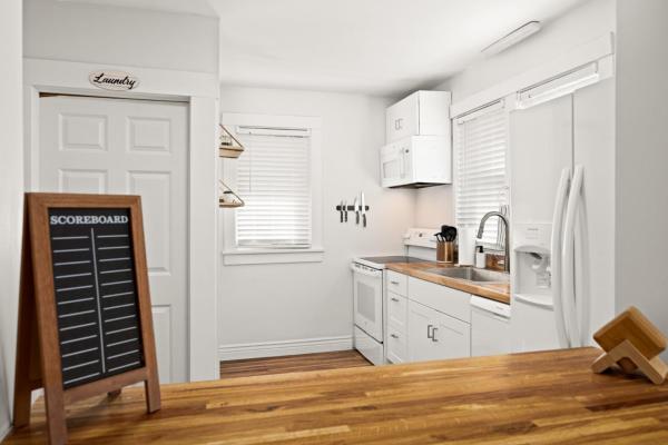 The Heights Hideaway 2br Gem - Peoria, IL