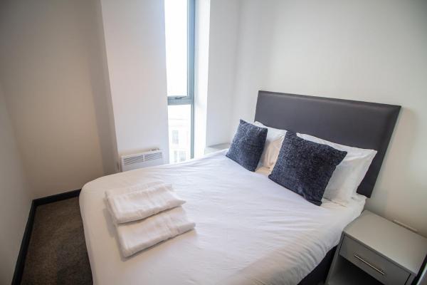 High Point 2 Bed Apartment - Bradford
