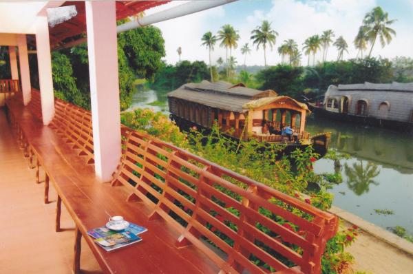 Backwater Breeze - Kumarakom