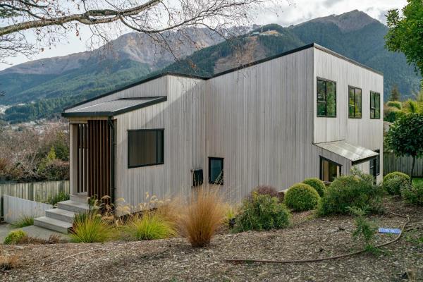 Lake And Mountain Views - Central Queenstown - Queenstown