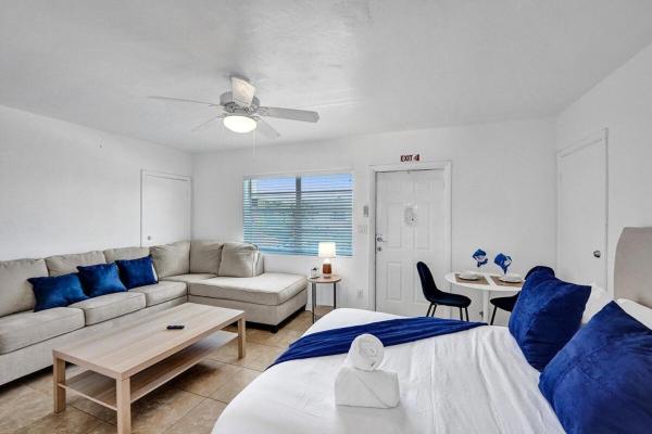 Waves On Desoto Deluxe Studio # 4 - Hollywood, FL