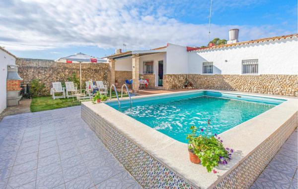 3 Bedroom Stunning Home In Peñaflor - Palma del Río