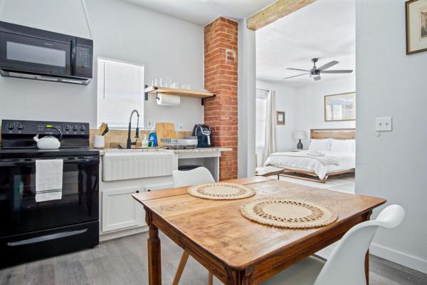 Refined Studio With Wifi Smart Tv 34c - Oklahoma