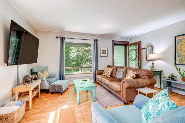 Blacksburg Hideaway With Hot Tub About 5 Mi To Campus! - Pembroke, VA