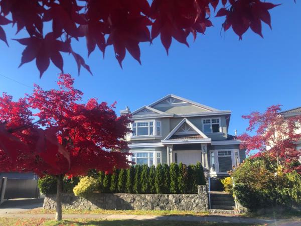 7 Bedrooms In The Heart Of Vancouver - バーナビー